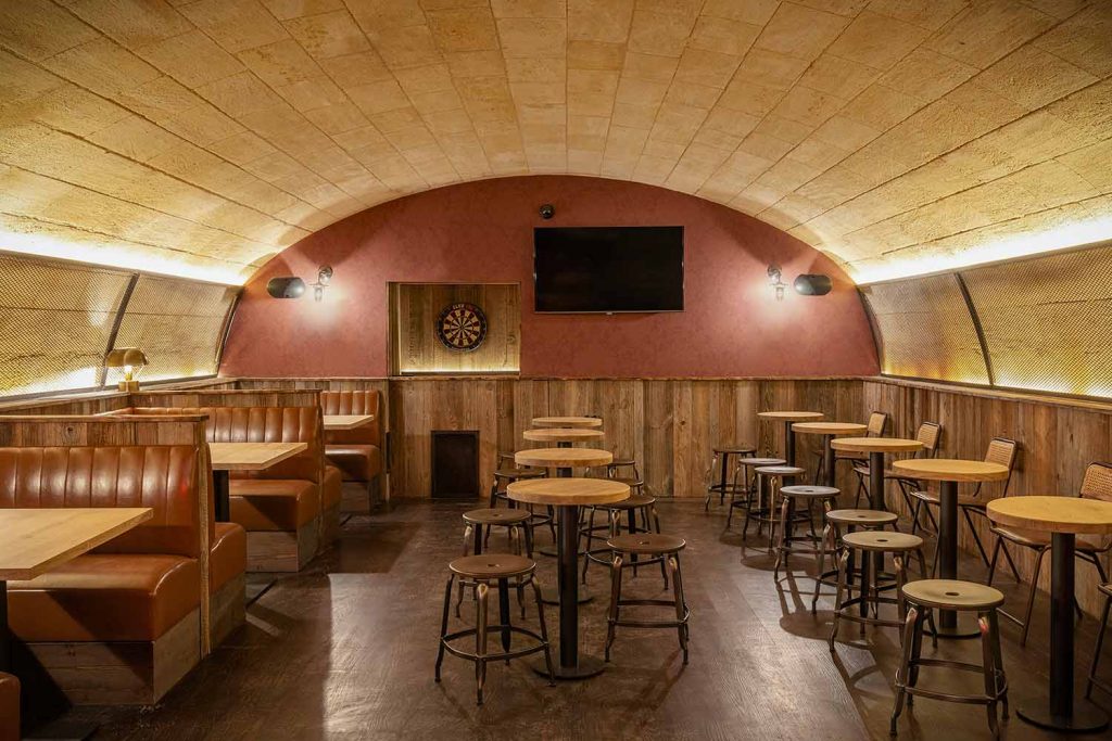 Industrial style design of L'Engrenage brewery bar.