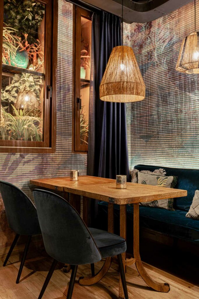 Asoko. Interior design in elegant and dynamic restaurants.